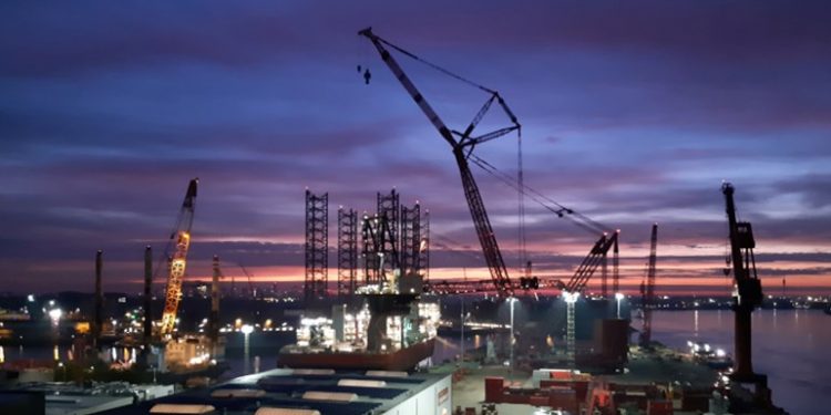 Mammoet Deploys PTC210-DS Ring Crane in Rotterdam for Offshore Wind ...